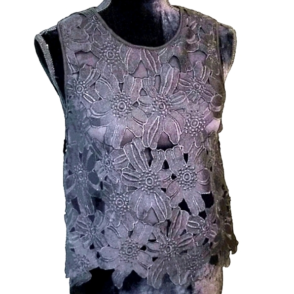 Papaya | Tops | Papaya Sleeveless Black Floral Die Cut Overlay Lined ...